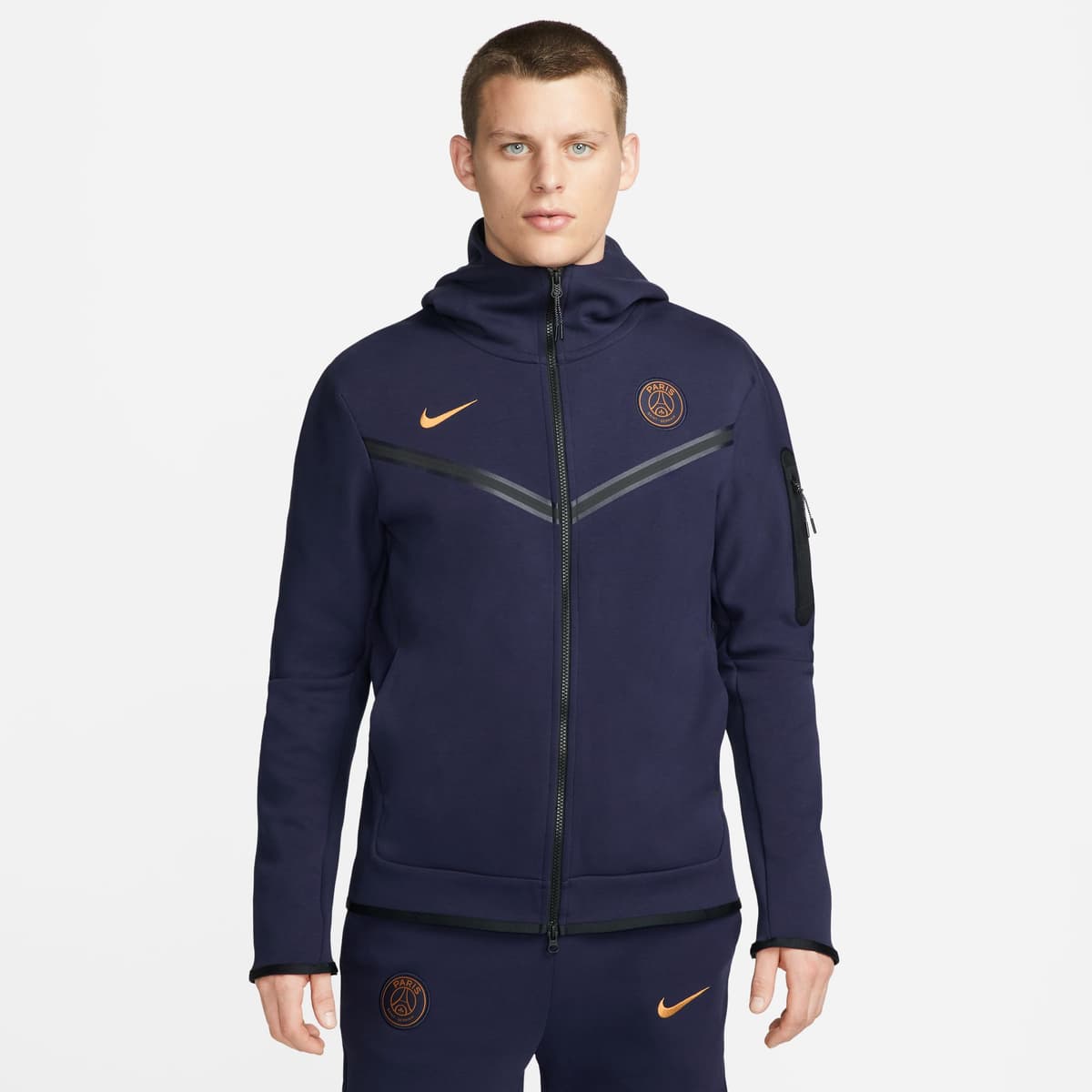 PSG TECH FLEECE NAVY WINDRUNNER 2023-24 | CalcioItalia.com ...